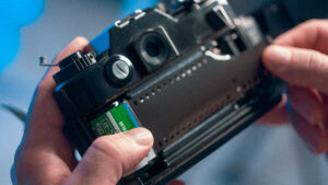 How to Load 35mm Film Into a Camera - Soviet Cameras